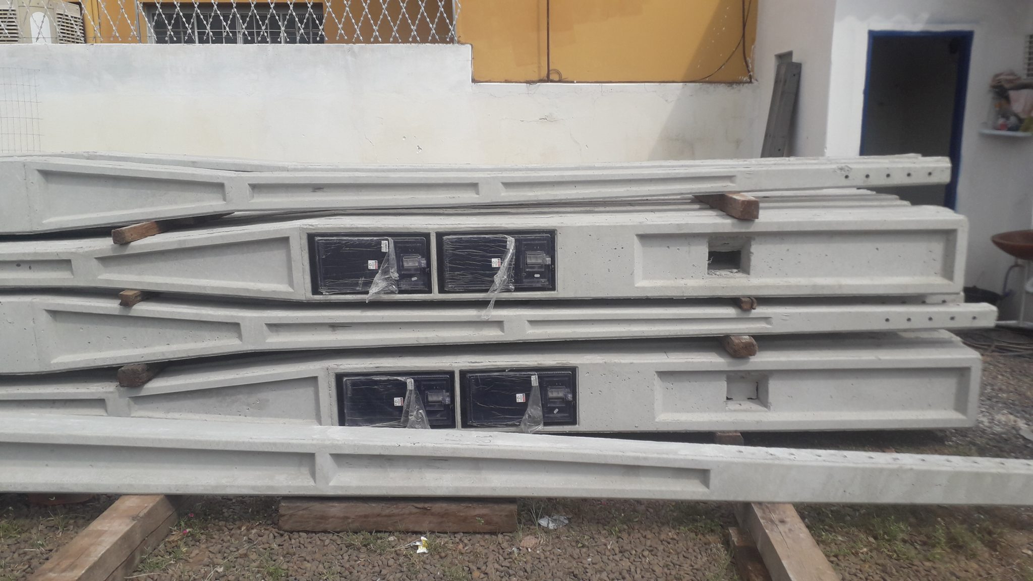 Poste de Energia Residencial Padrão em Três Lagoas - ELELTRODU